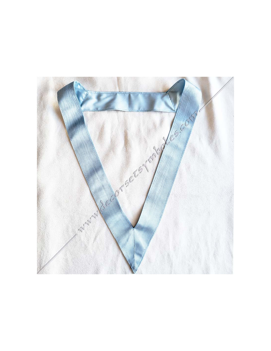 Art at the service of Freemasonry. Masonic decorations hand embroidered ...